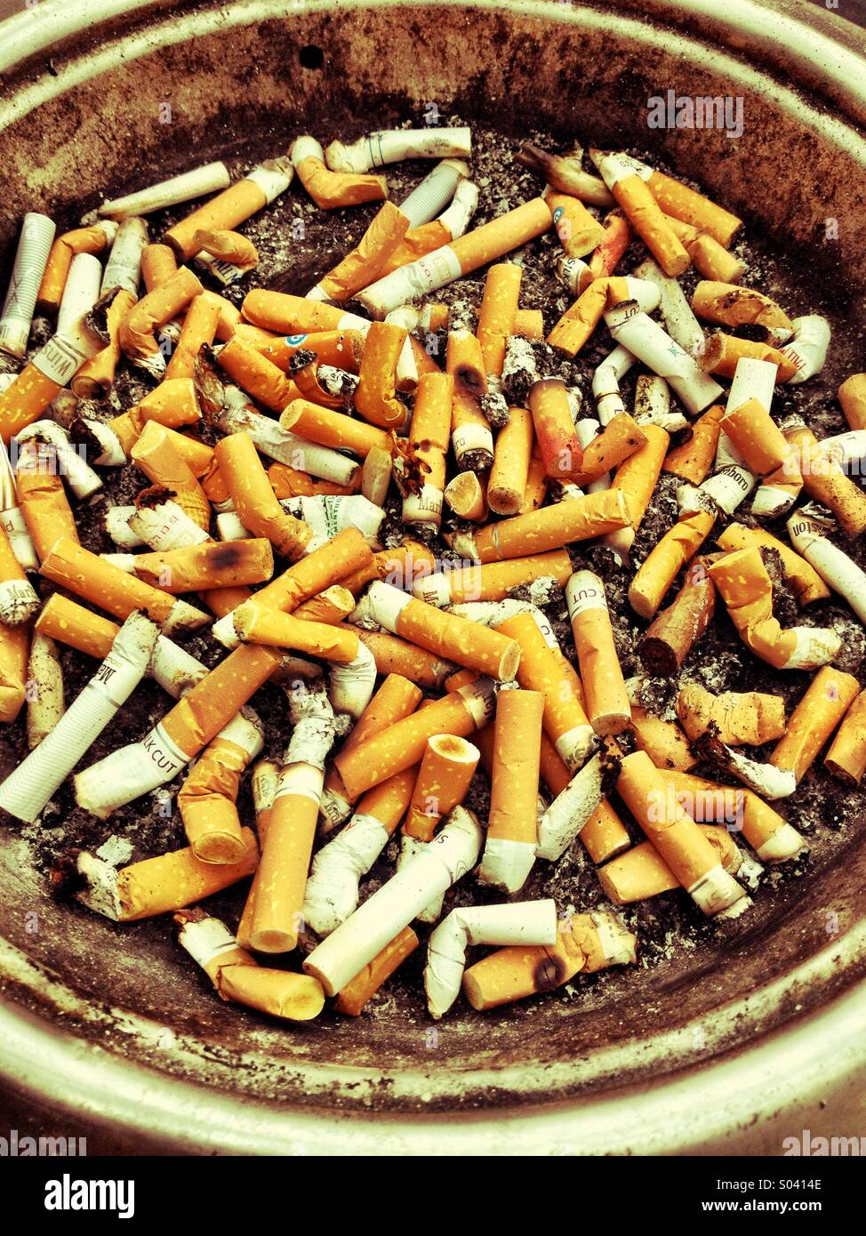 Cigarettes smokers ashtray health hi-res stock photography and images ...