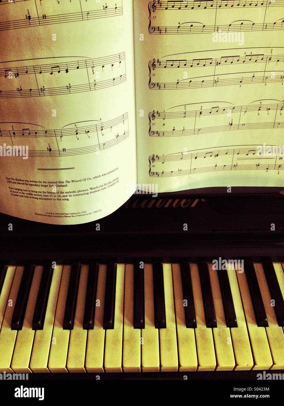 Manuscript of musical score hi-res stock photography and images - Alamy