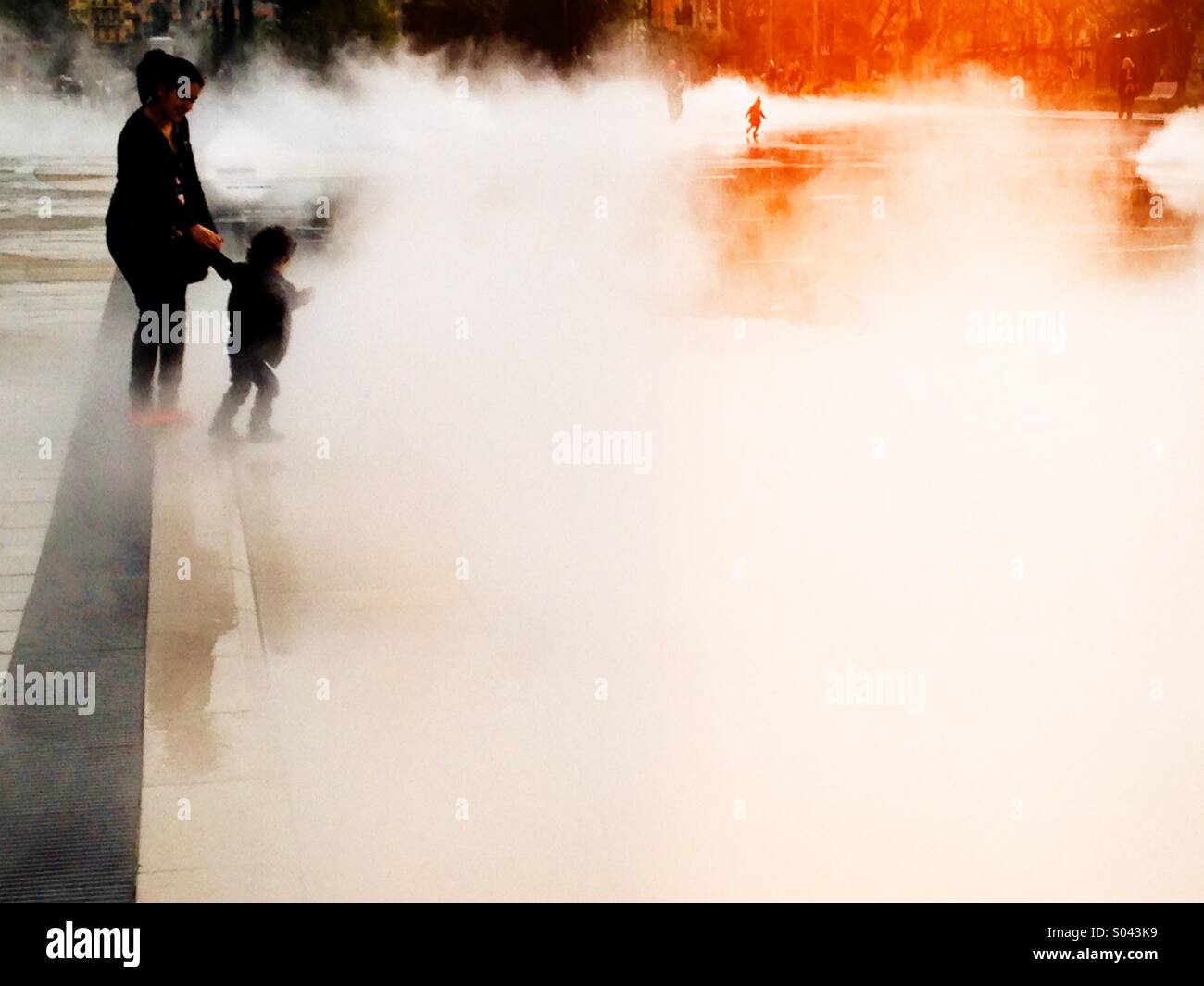 Mist fountain hi-res stock photography and images - Alamy