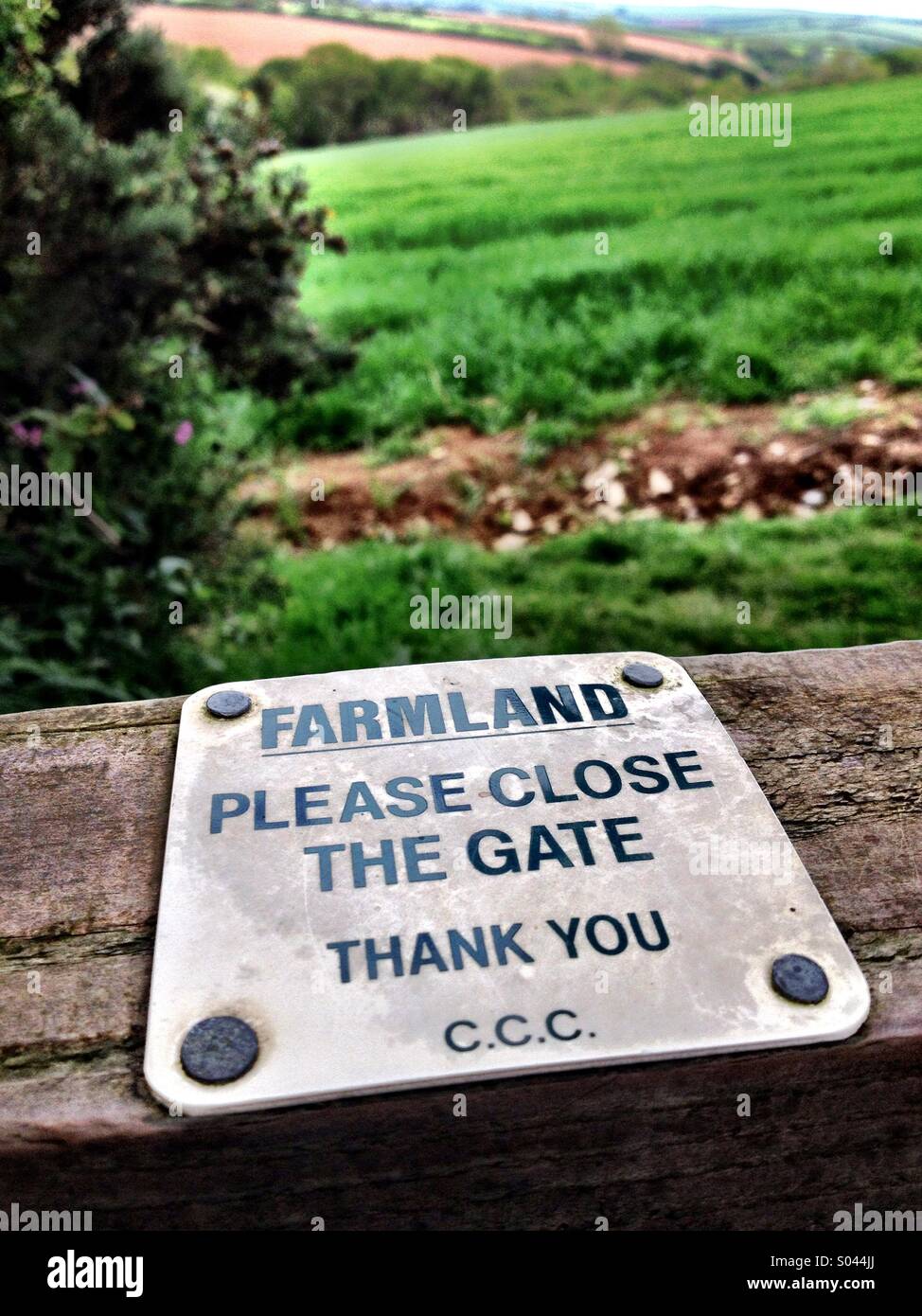 Sign please close the gate Stock Photo - Alamy