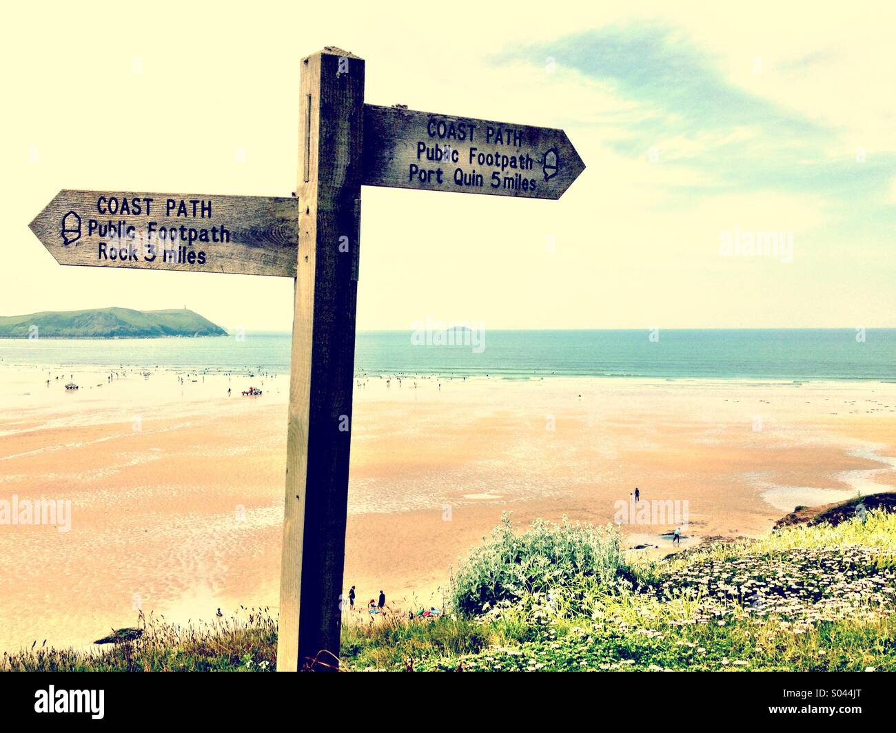Signpost at the beach Stock Photo - Alamy