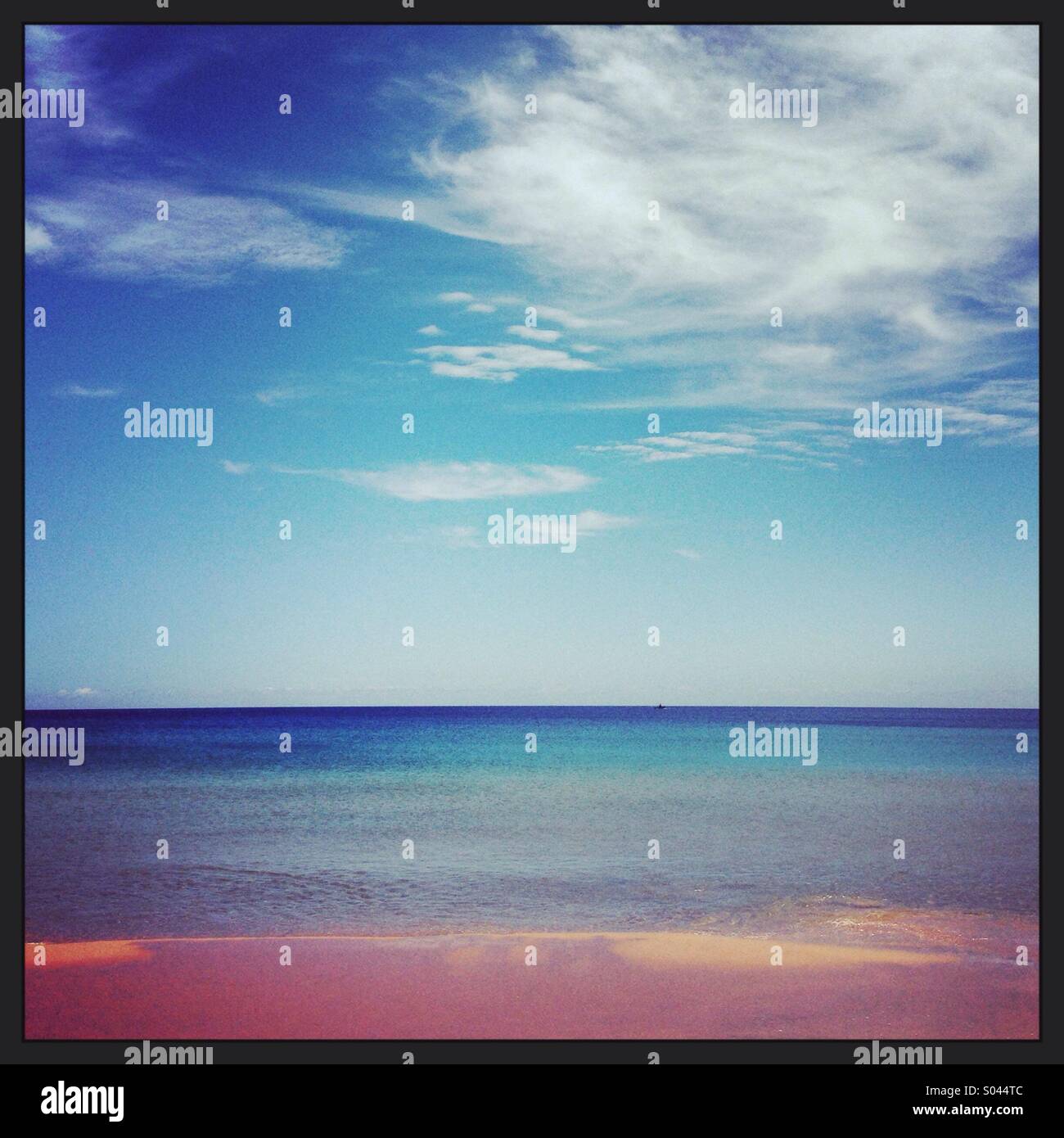 Hazy hot sun sky sand hi-res stock photography and images - Alamy