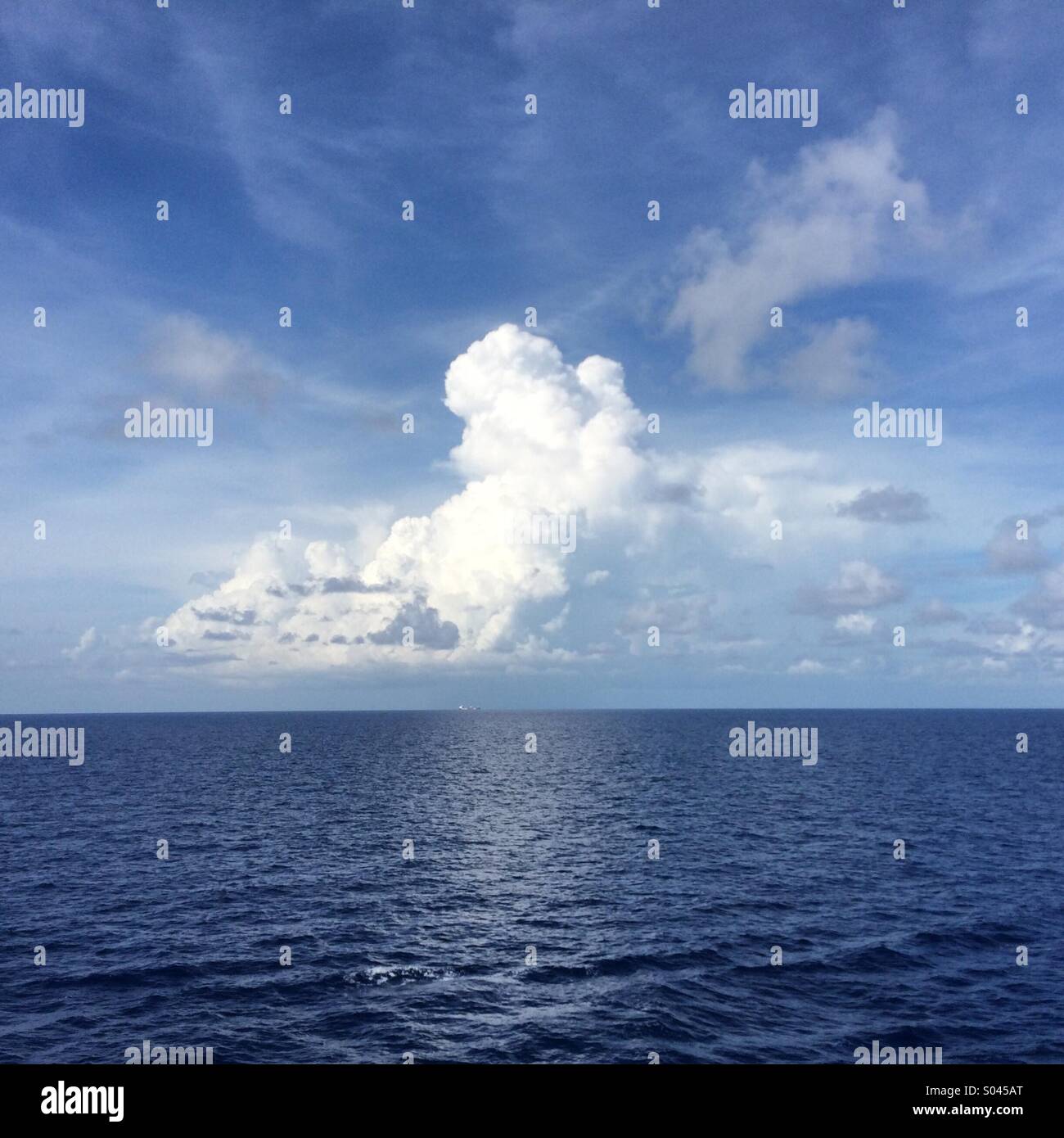 Ocean and clouds hi-res stock photography and images - Alamy