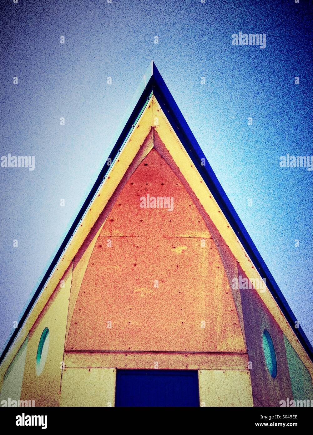 Architecture triangle hi-res stock photography and images - Alamy