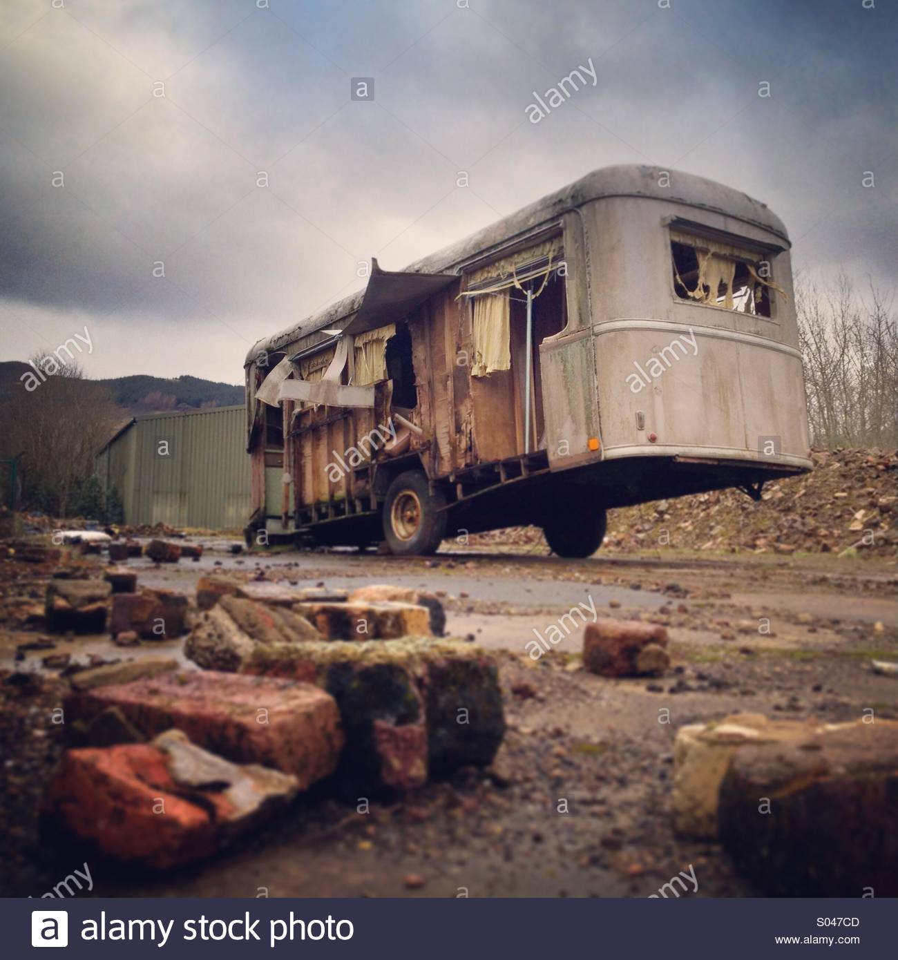 Old Derelict Caravan Stock Photos & Old Derelict Caravan Stock Images ...