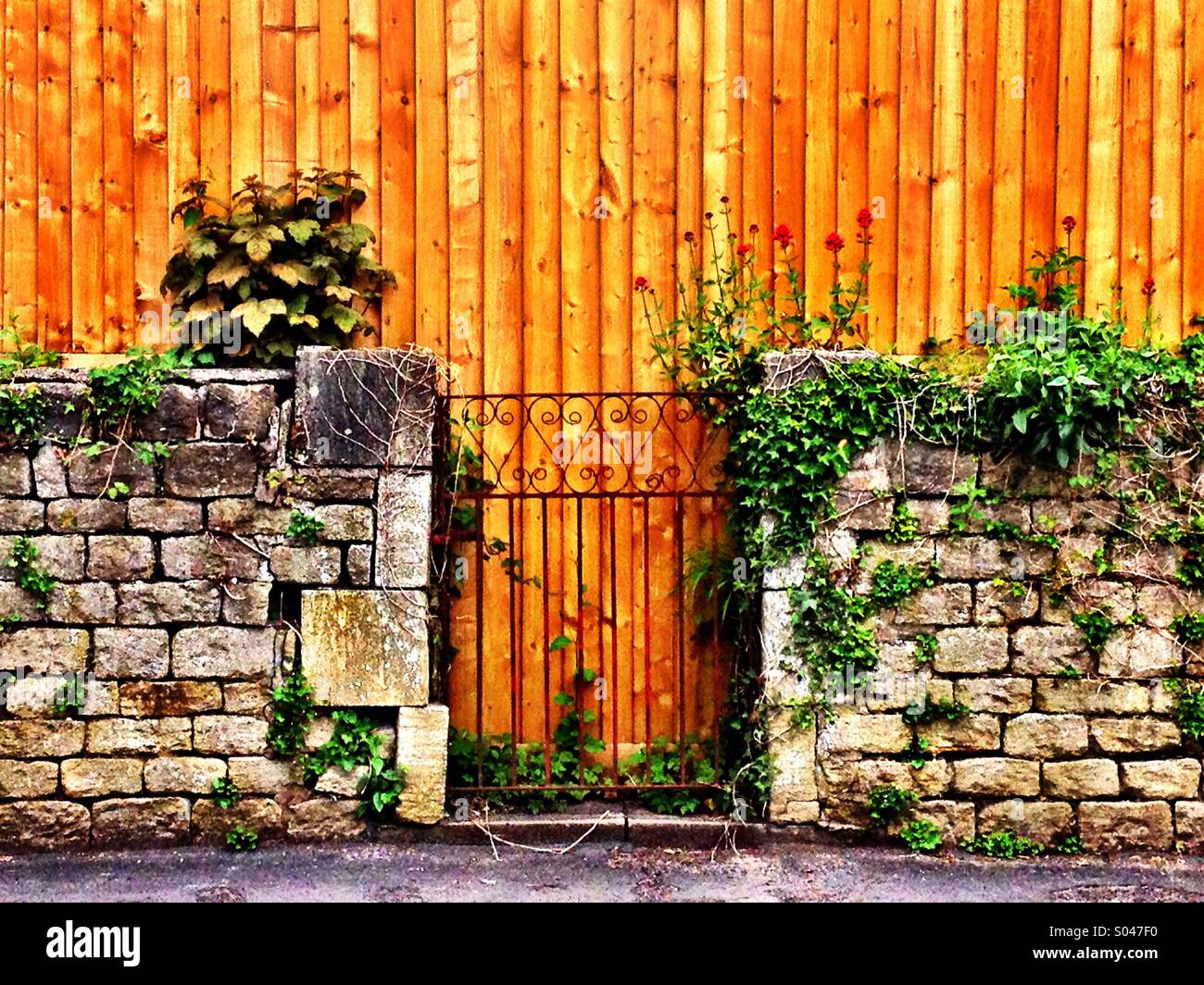 Fenced off hi-res stock photography and images - Alamy