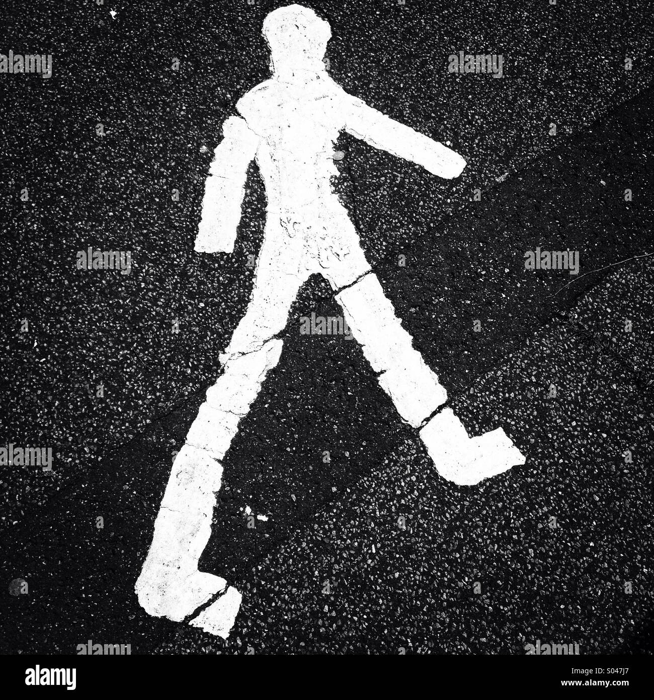 Sign pedestrian symbol walking hi-res stock photography and images - Alamy