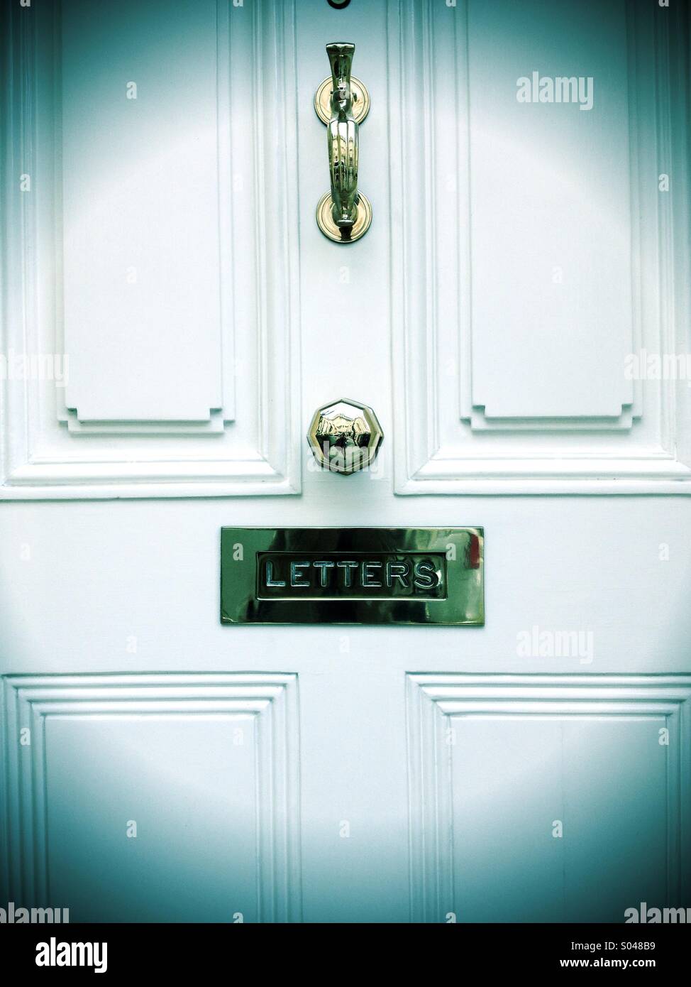 Front door letterbox letters hi-res stock photography and images - Alamy