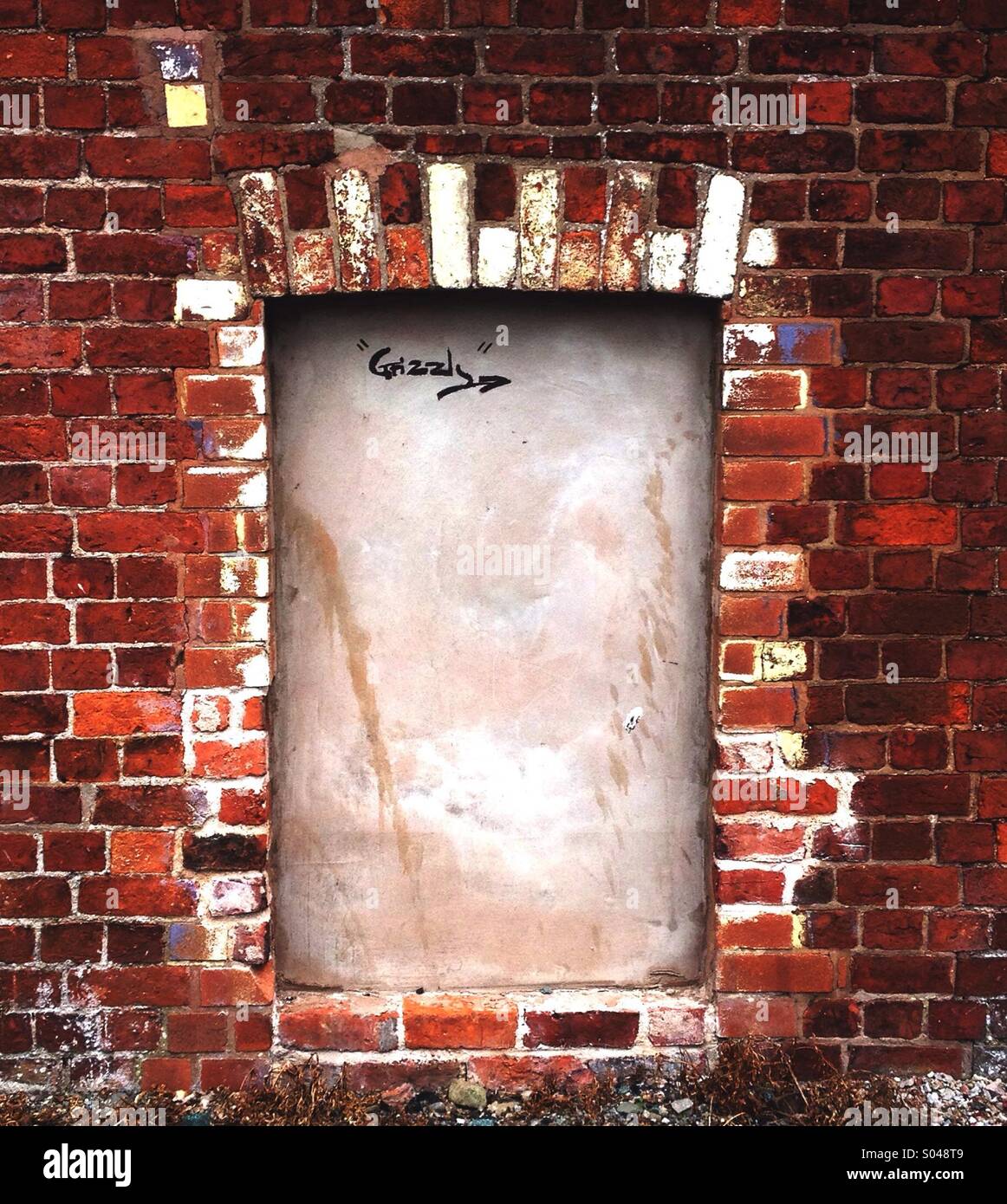 Wall window blocked hi-res stock photography and images - Alamy