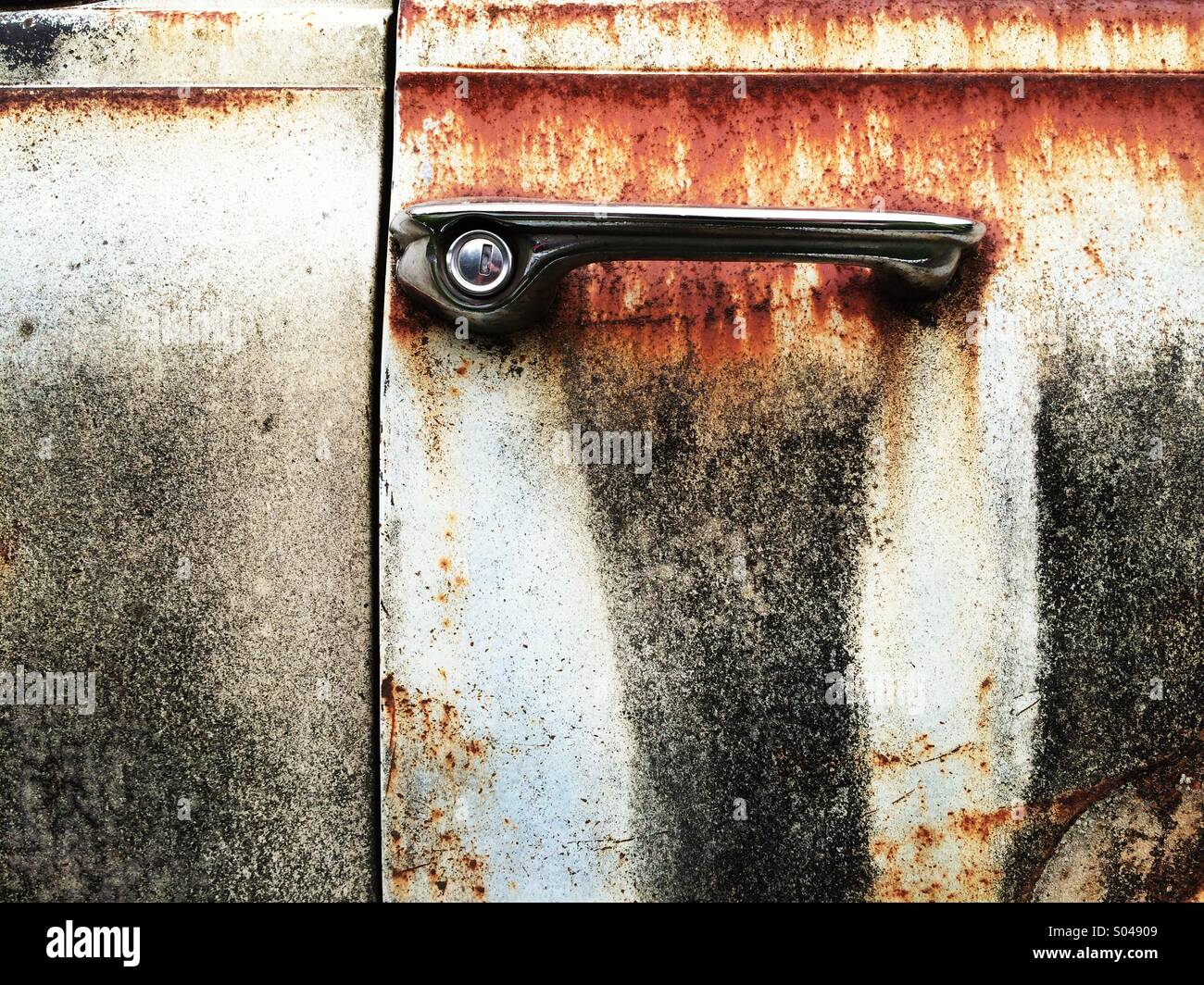 Rusty old car door Stock Photo - Alamy