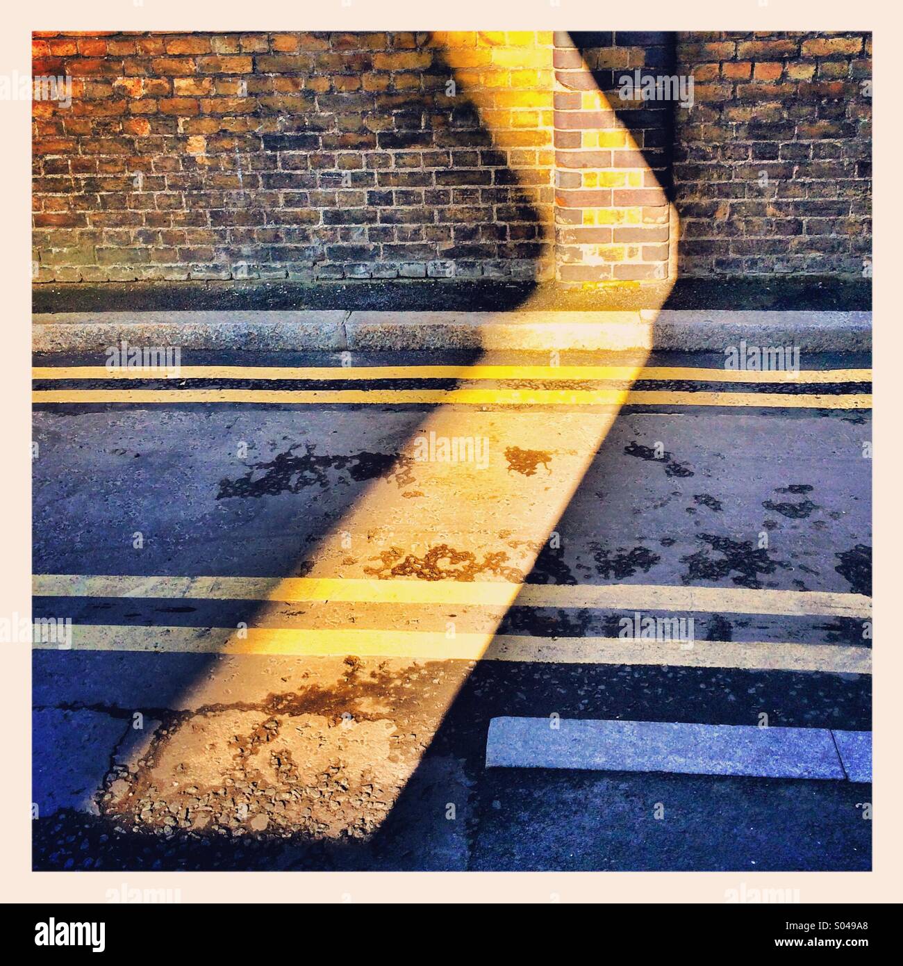 Light line patterns hi-res stock photography and images - Alamy