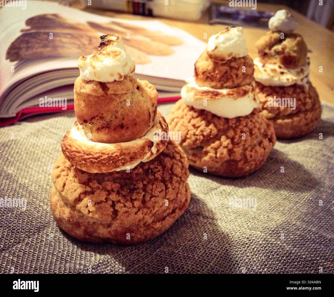 Religieuse religieuse hi-res stock photography and images - Alamy