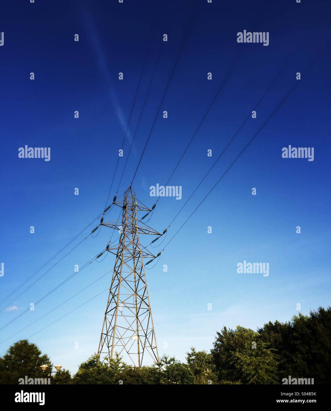 Electricity transmission pylon tower hi-res stock photography and ...