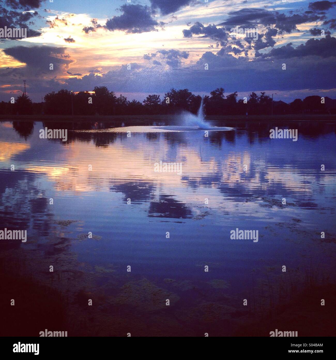 Dusk pond hi-res stock photography and images - Alamy