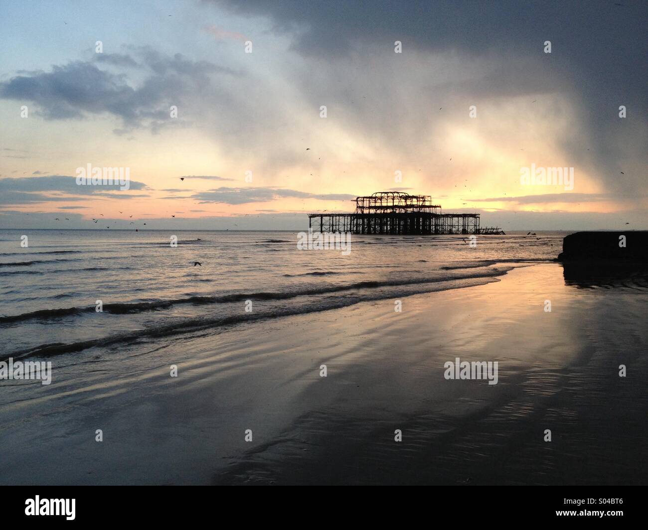 Brighton beach sunset hi-res stock photography and images - Alamy