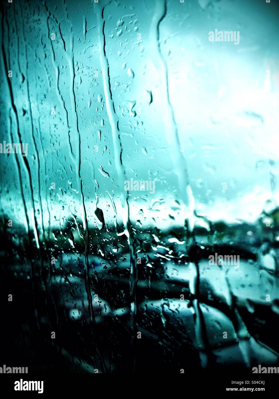 Bus traffic rain hi-res stock photography and images - Alamy