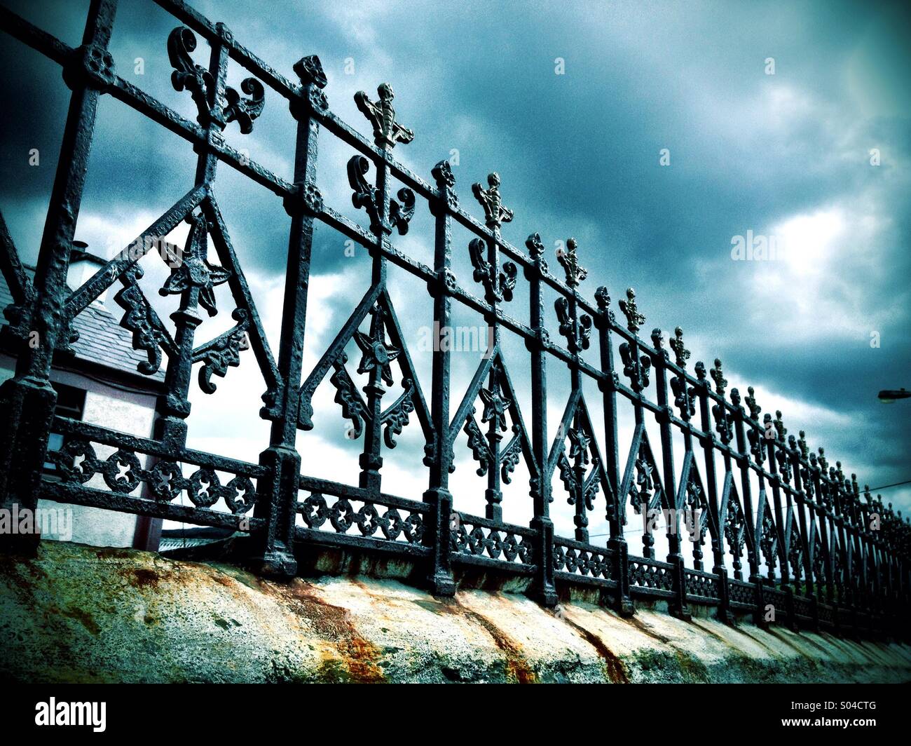 Metal fencing hi-res stock photography and images - Alamy