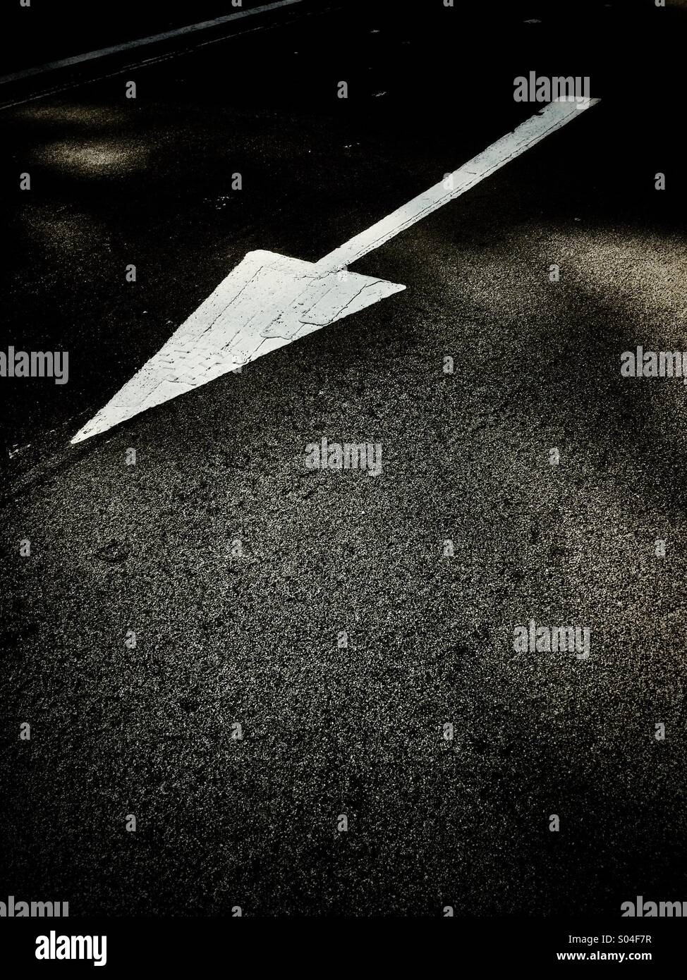 Road sign arrow marking Stock Photo - Alamy