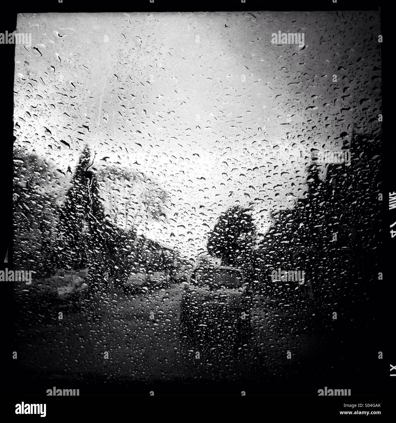 Raindrops on windows hi-res stock photography and images - Alamy