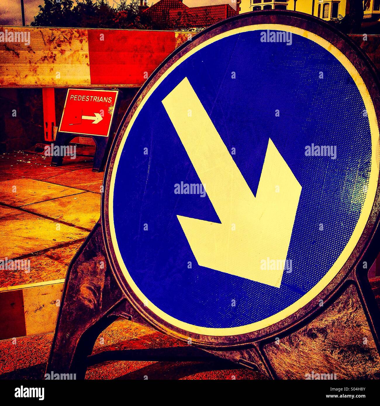 Pavement arrow hi-res stock photography and images - Alamy