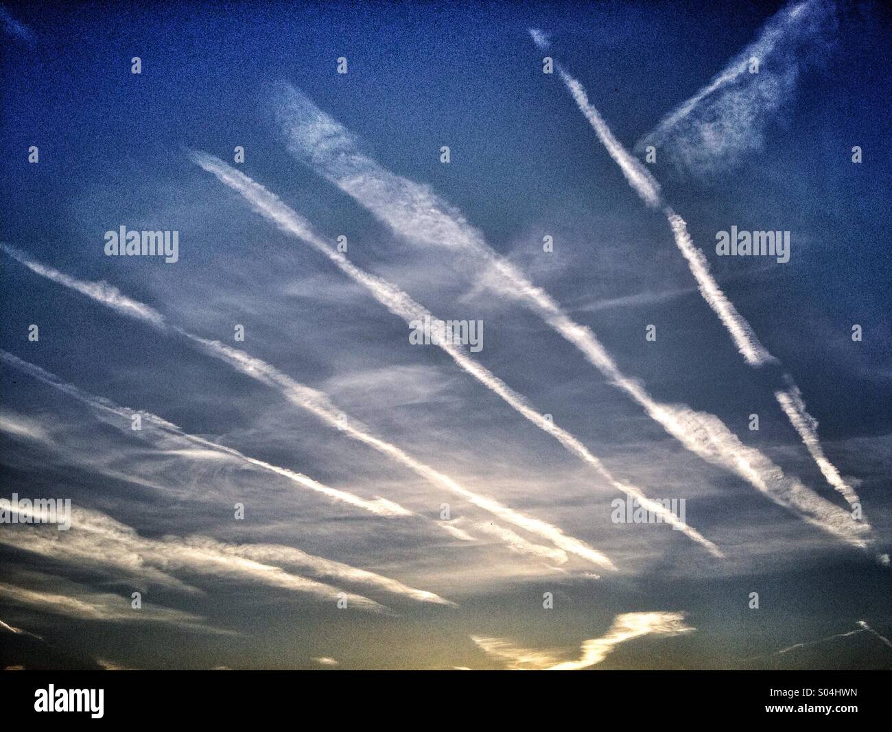 Contrail lines hi-res stock photography and images - Alamy