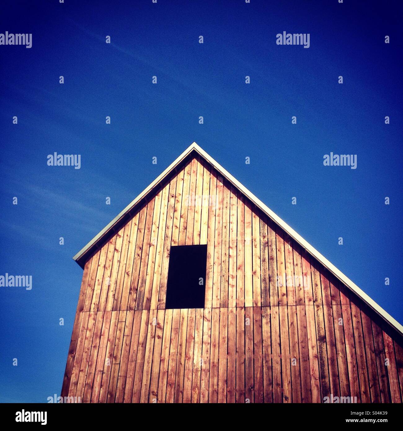 Red Barn Blue Sky Stock Photos & Red Barn Blue Sky Stock Images - Alamy