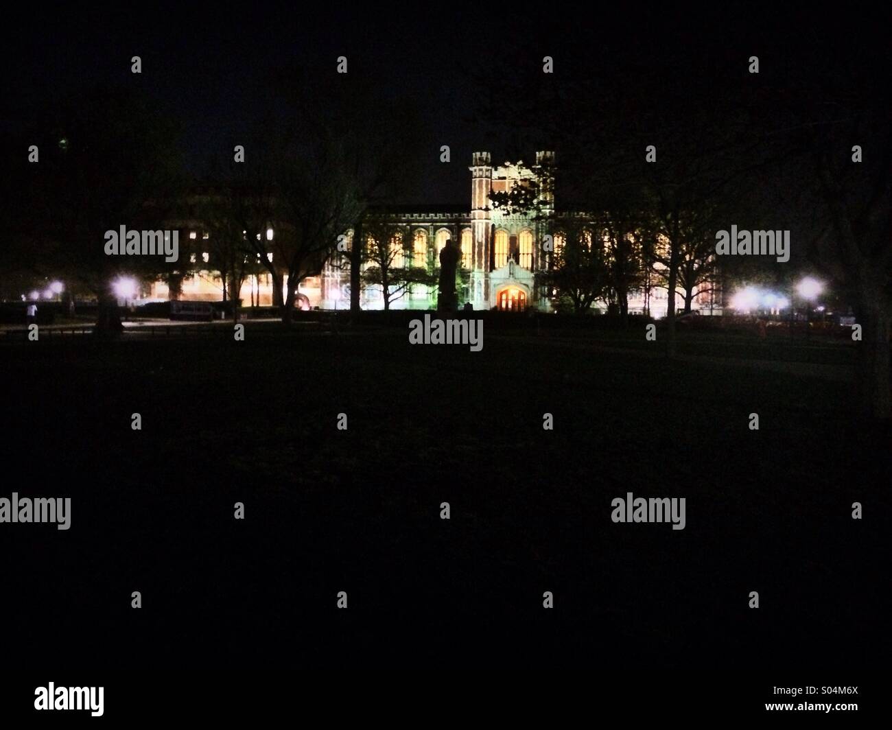 The University of Oklahoma library at night Stock Photo - Alamy