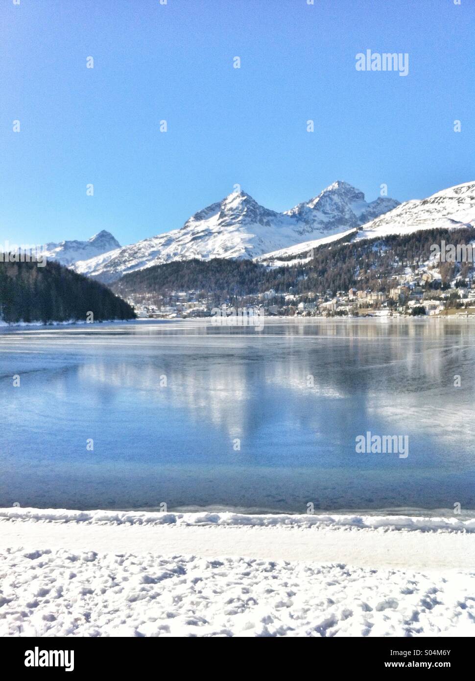 alpine valley. iced lake Stock Photo - Alamy