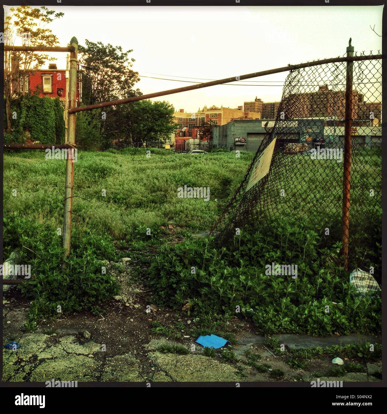 Empty lot hi-res stock photography and images - Alamy