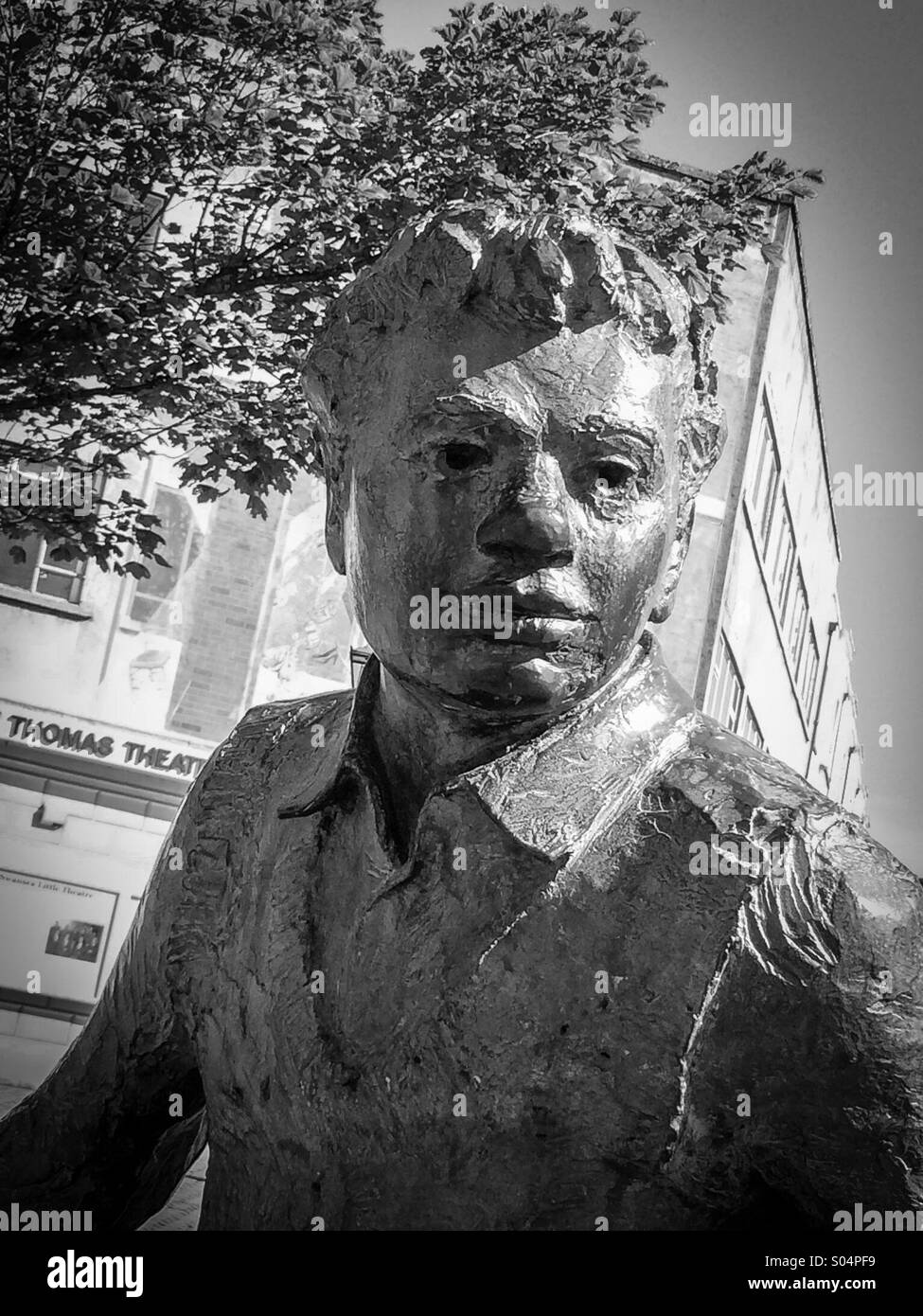 Dylan thomas statue swansea Black and White Stock Photos & Images - Alamy