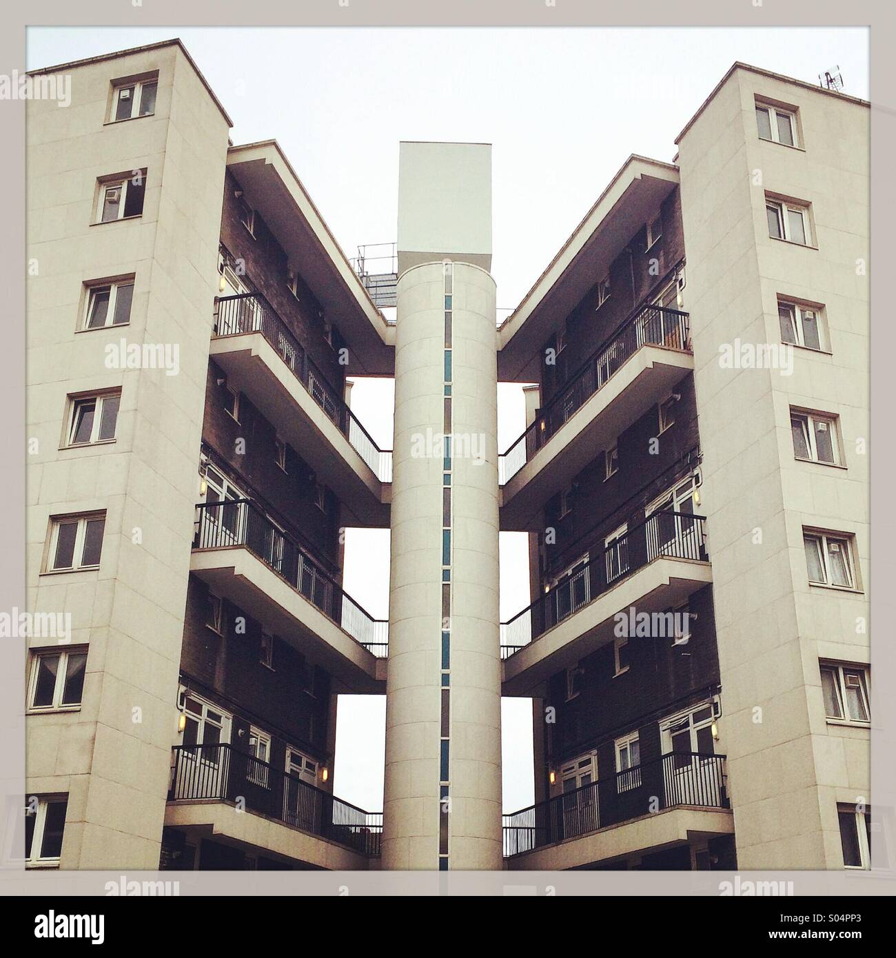Brutalist housing estate hi-res stock photography and images - Alamy