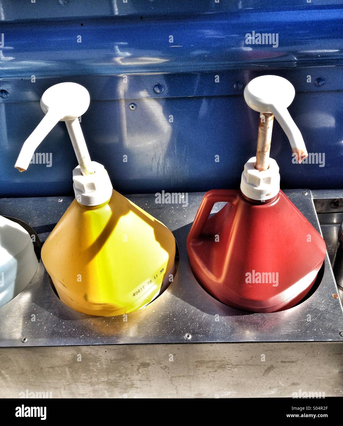 Ketchup and mustard Stock Photo - Alamy