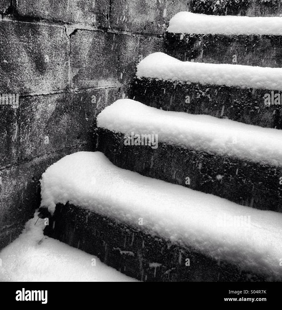 Snowy steps hi-res stock photography and images - Alamy
