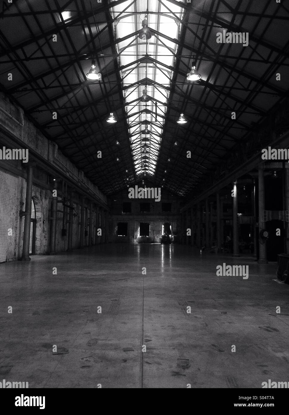 Warehouse black and white hi-res stock photography and images - Alamy