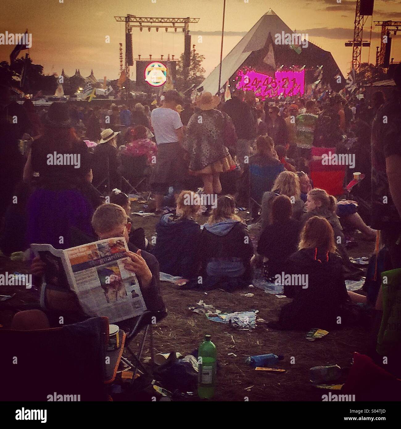 Pyramid stage glastonbury hi-res stock photography and images - Alamy