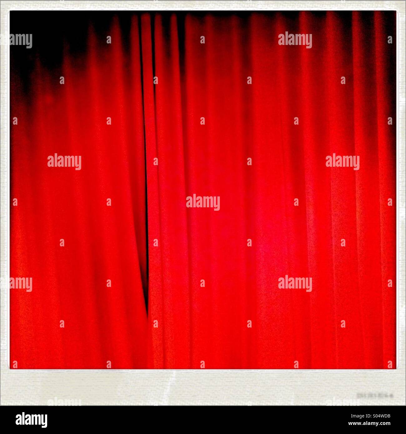Red curtains hi-res stock photography and images - Alamy