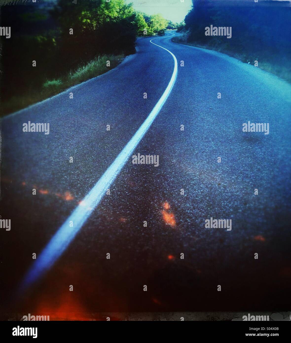 Road dividing line hi-res stock photography and images - Alamy