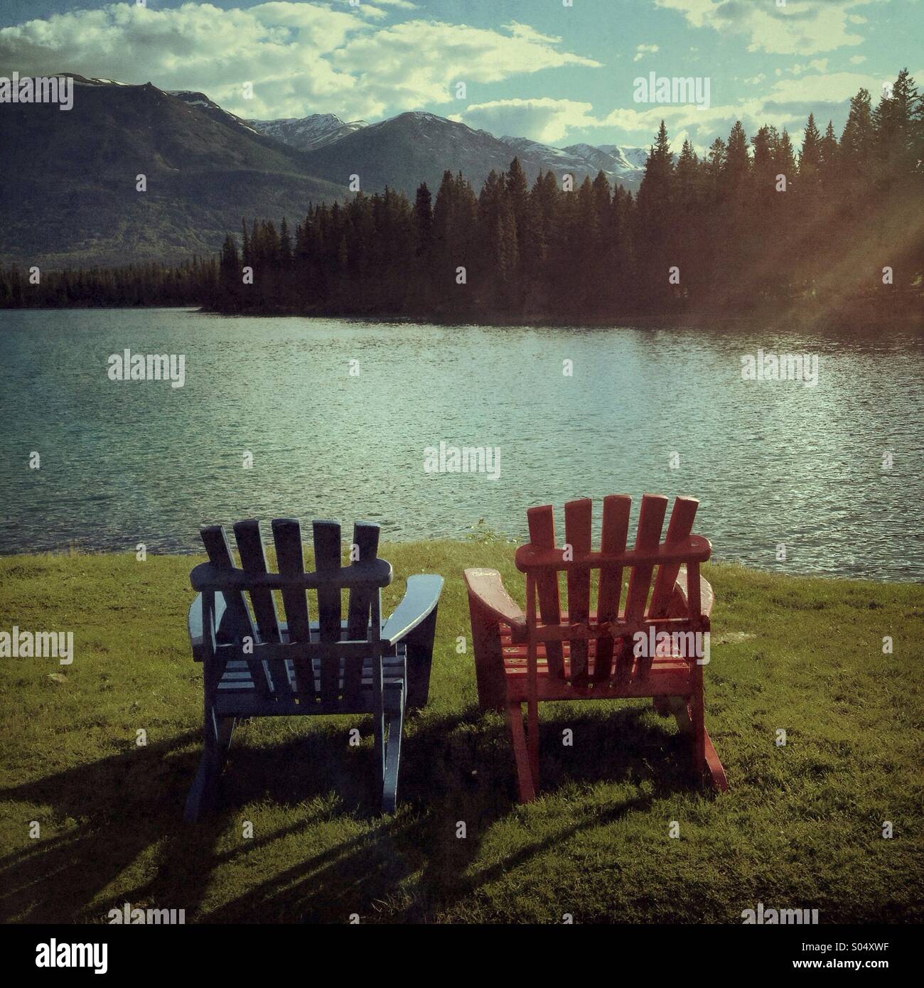 Chairs by lake hi-res stock photography and images - Alamy