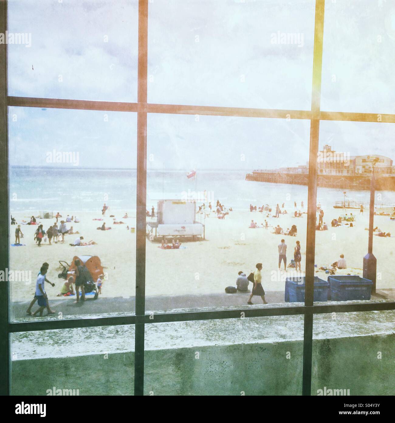 Busy beach scene hi-res stock photography and images - Alamy