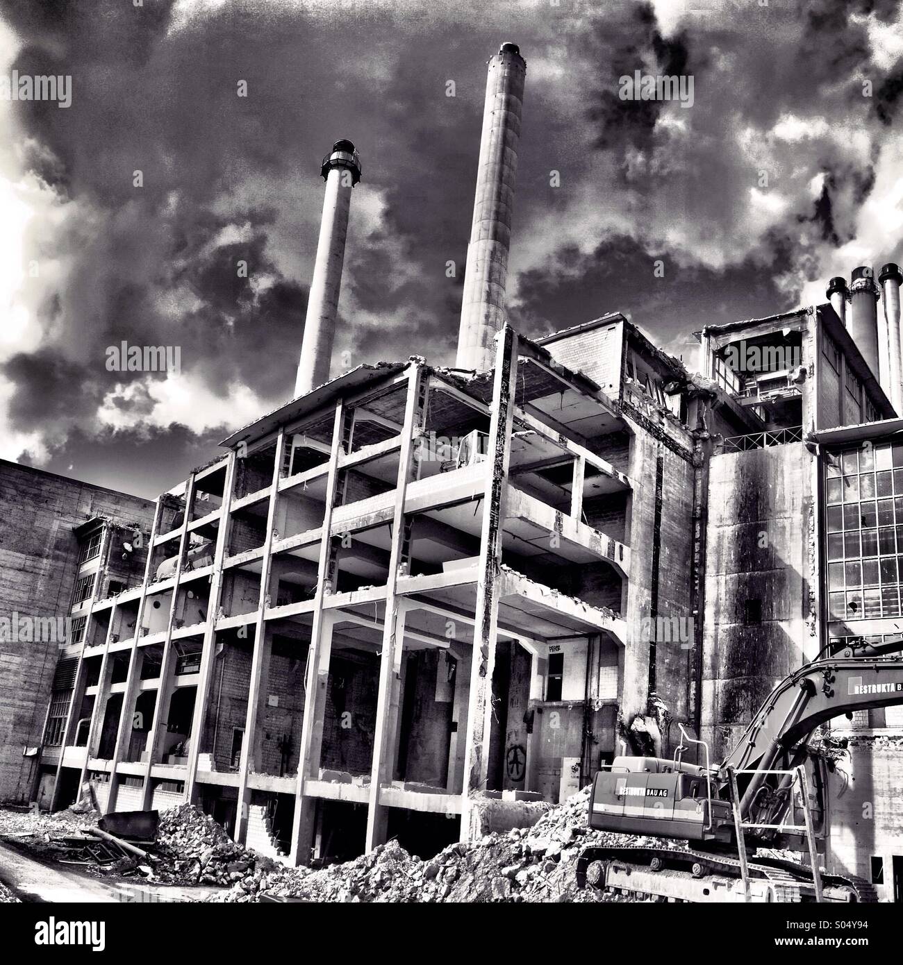 Demolition site dramatic hi-res stock photography and images - Alamy