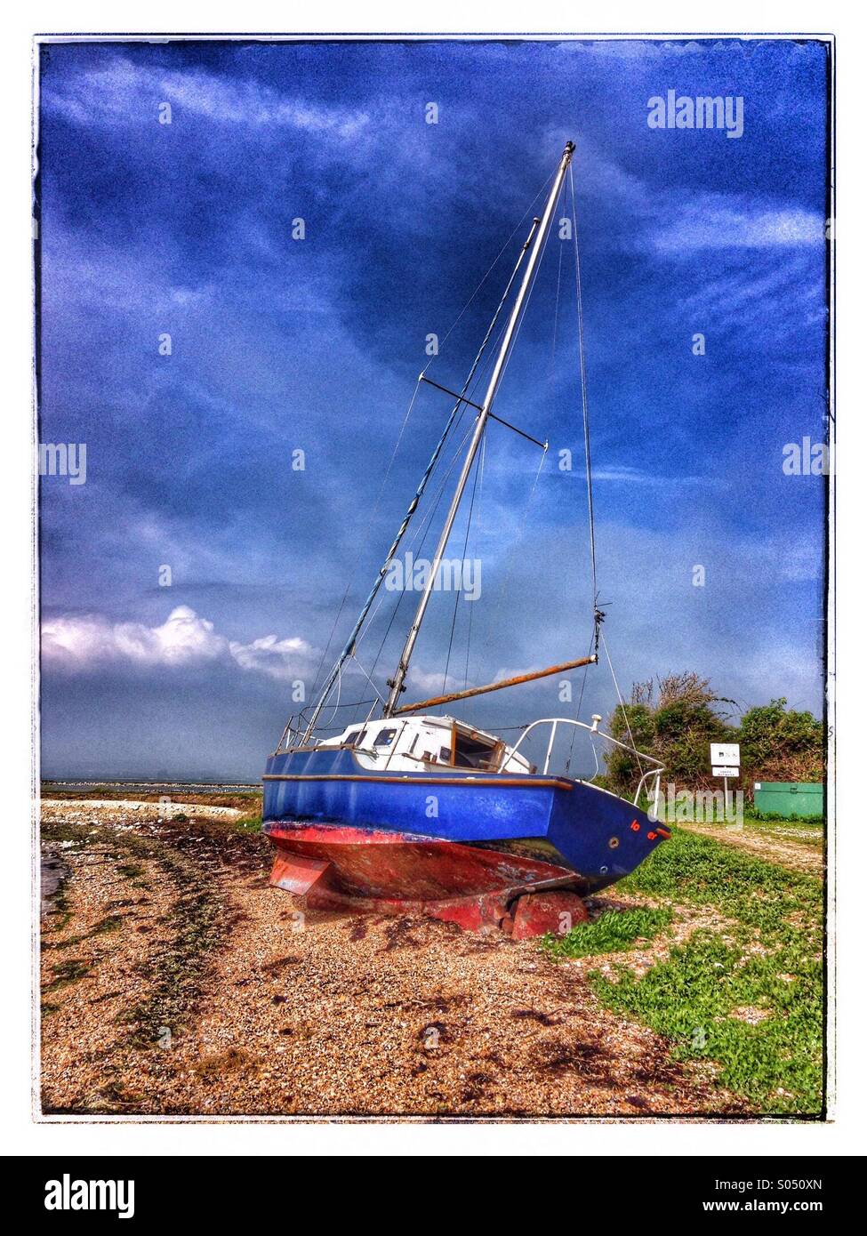 Beached boat hi-res stock photography and images - Alamy