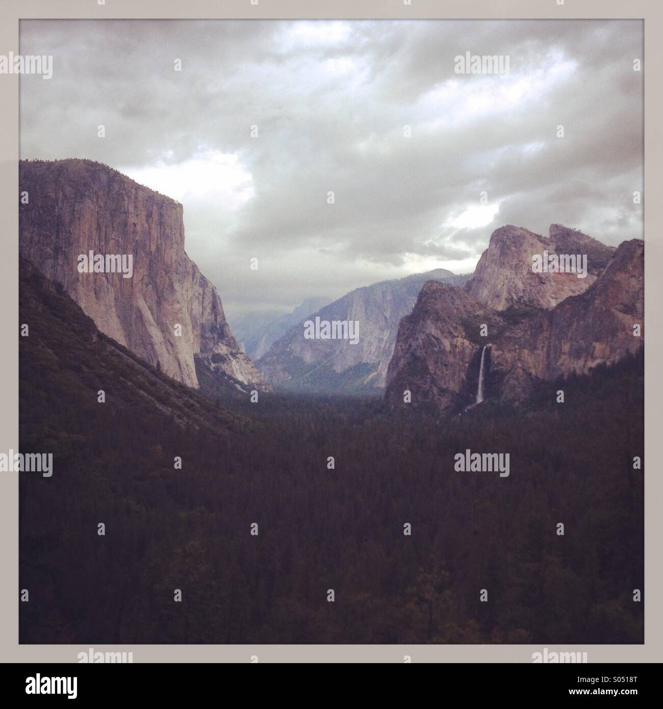 Yosemite valley hi-res stock photography and images - Alamy