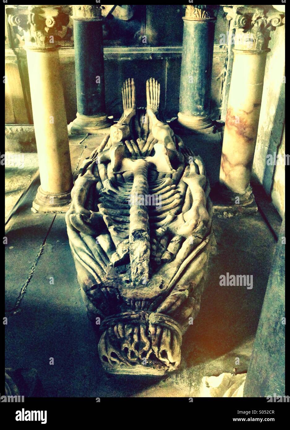 Headless skeleton hi-res stock photography and images - Alamy