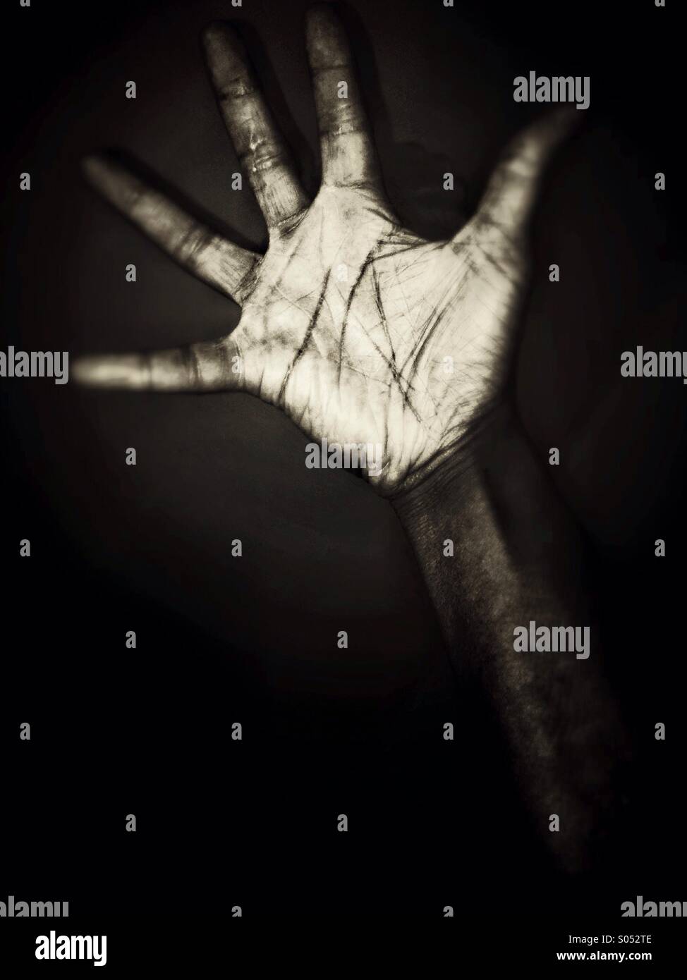 Palm of black hand hi-res stock photography and images - Alamy