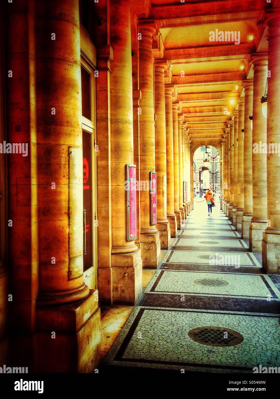 Paris arcade hi-res stock photography and images - Alamy