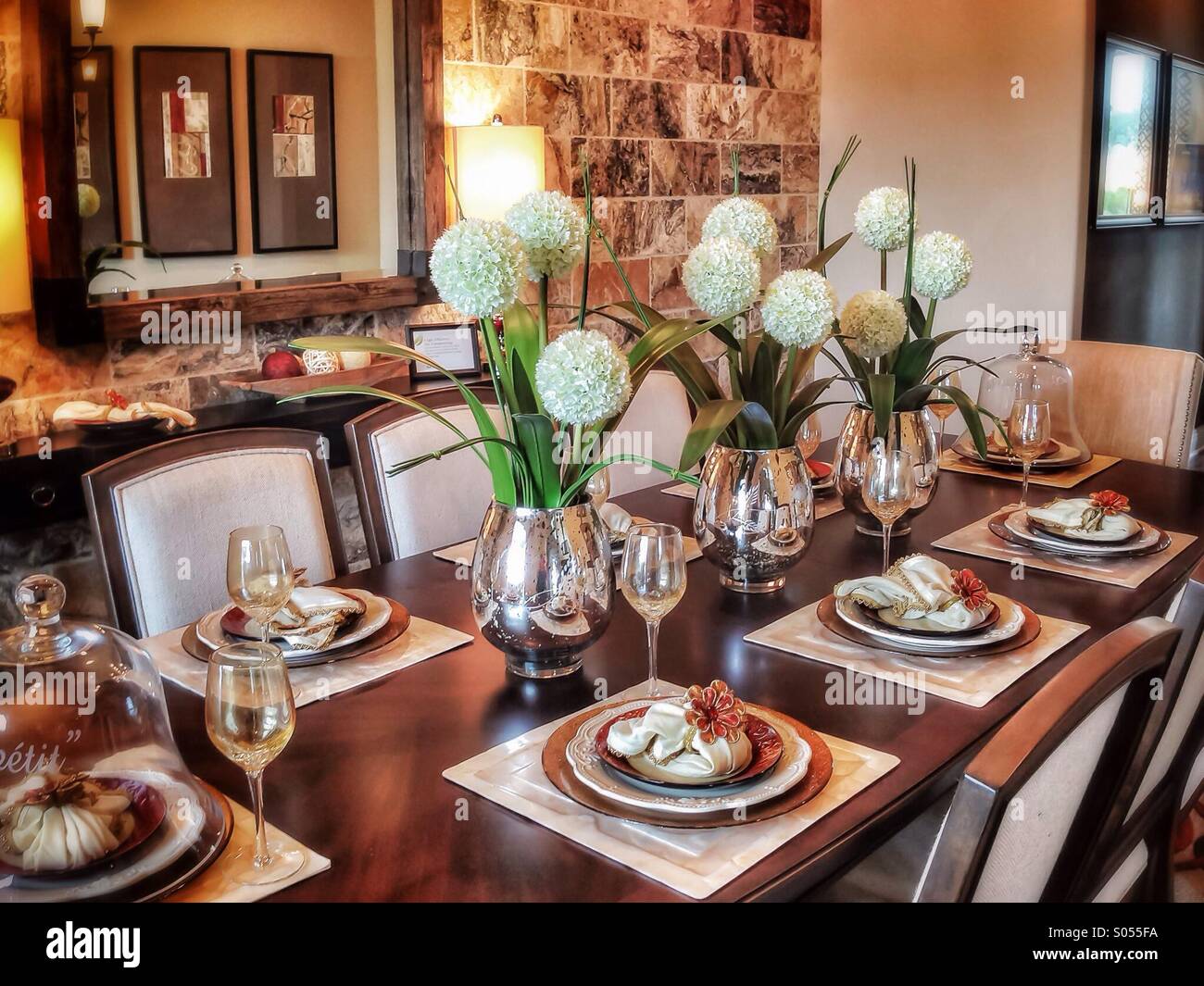 Fine dining set hi-res stock photography and images - Alamy