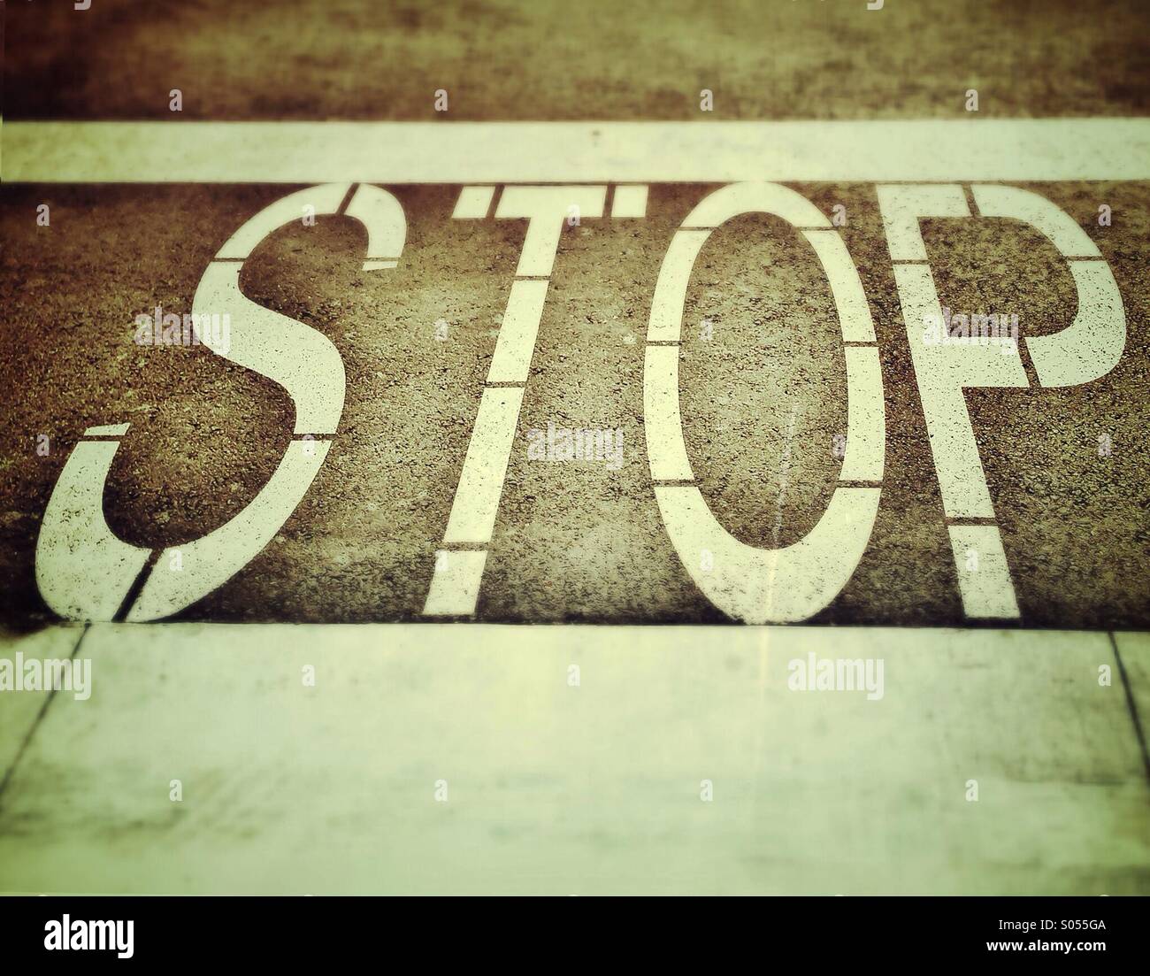 Traditional stop sign hi-res stock photography and images - Alamy