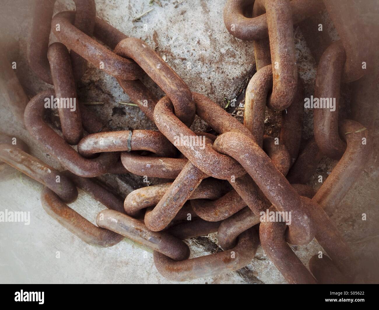 Linked chains hi-res stock photography and images - Alamy