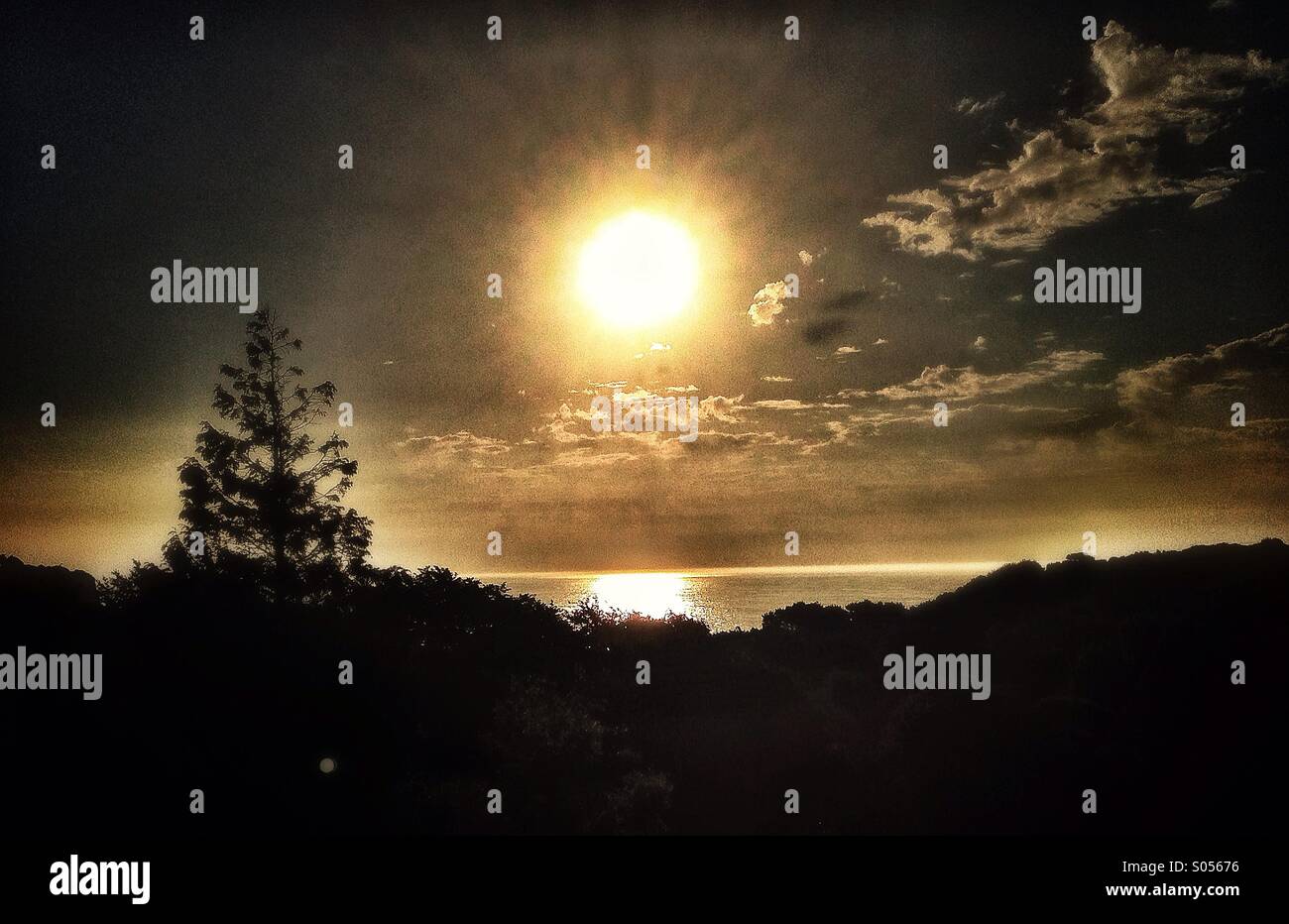 Monochromatic sun hi-res stock photography and images - Alamy