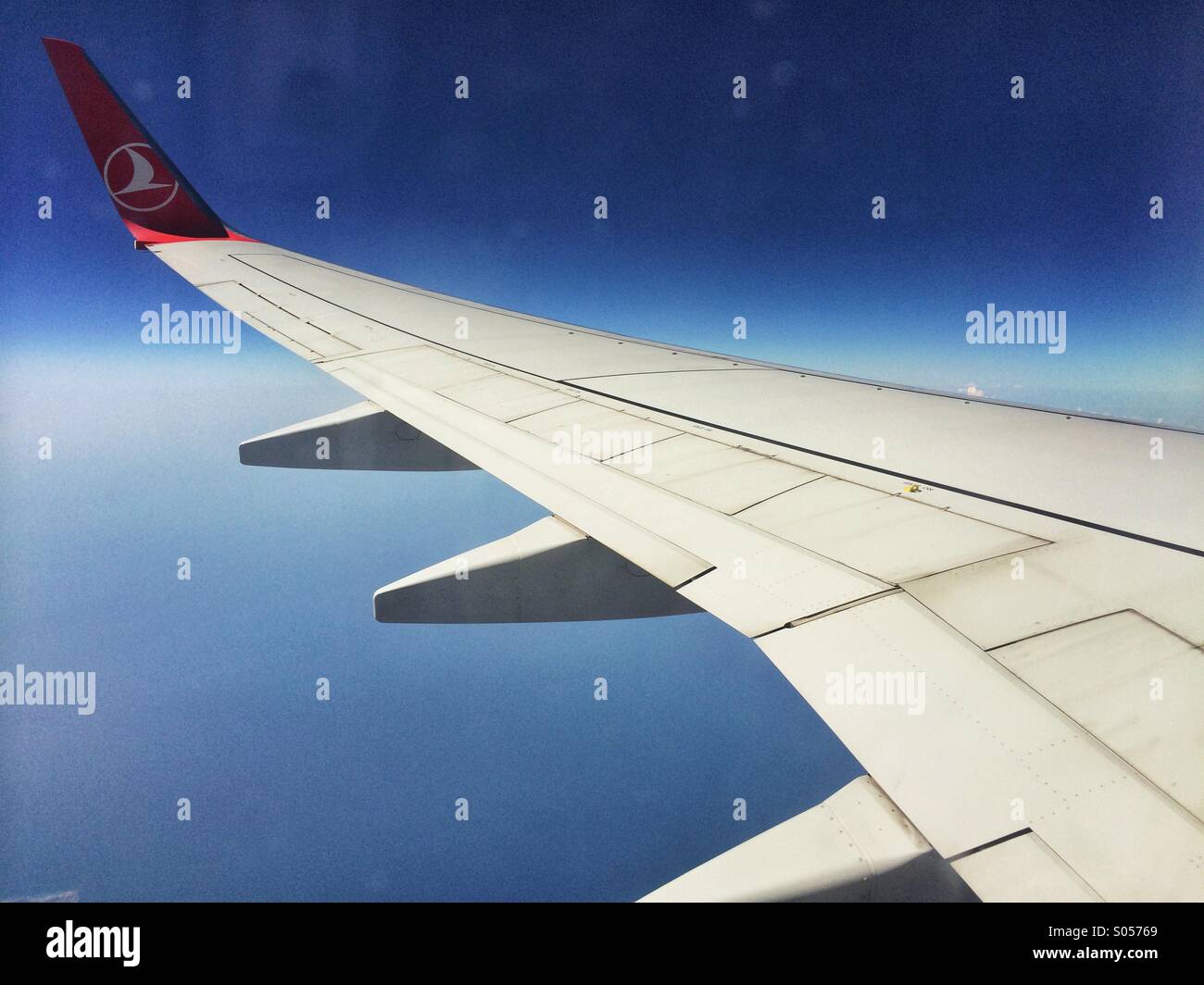 Blue wing airlines hi-res stock photography and images - Alamy